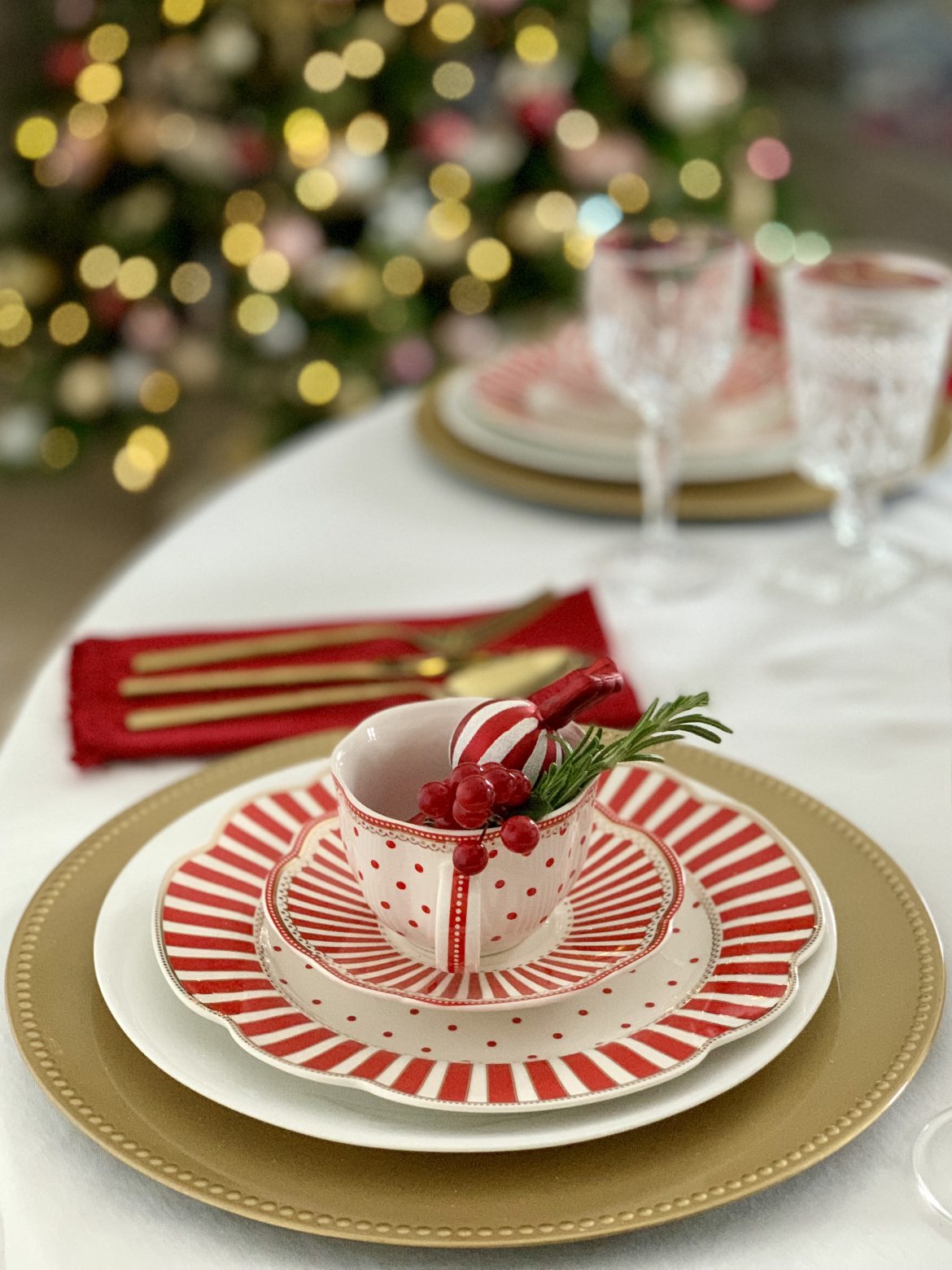 Peppermint Candy Tablescape – The Tiny Fairy