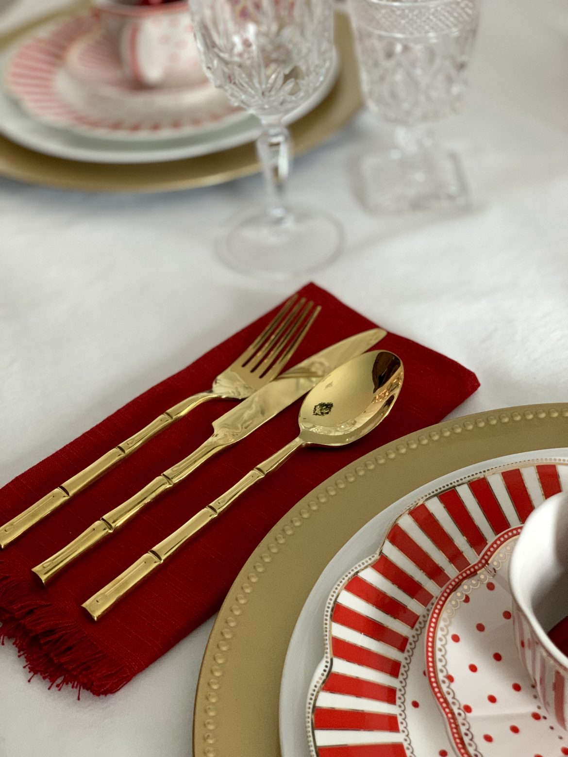 Peppermint Candy Tablescape – The Tiny Fairy