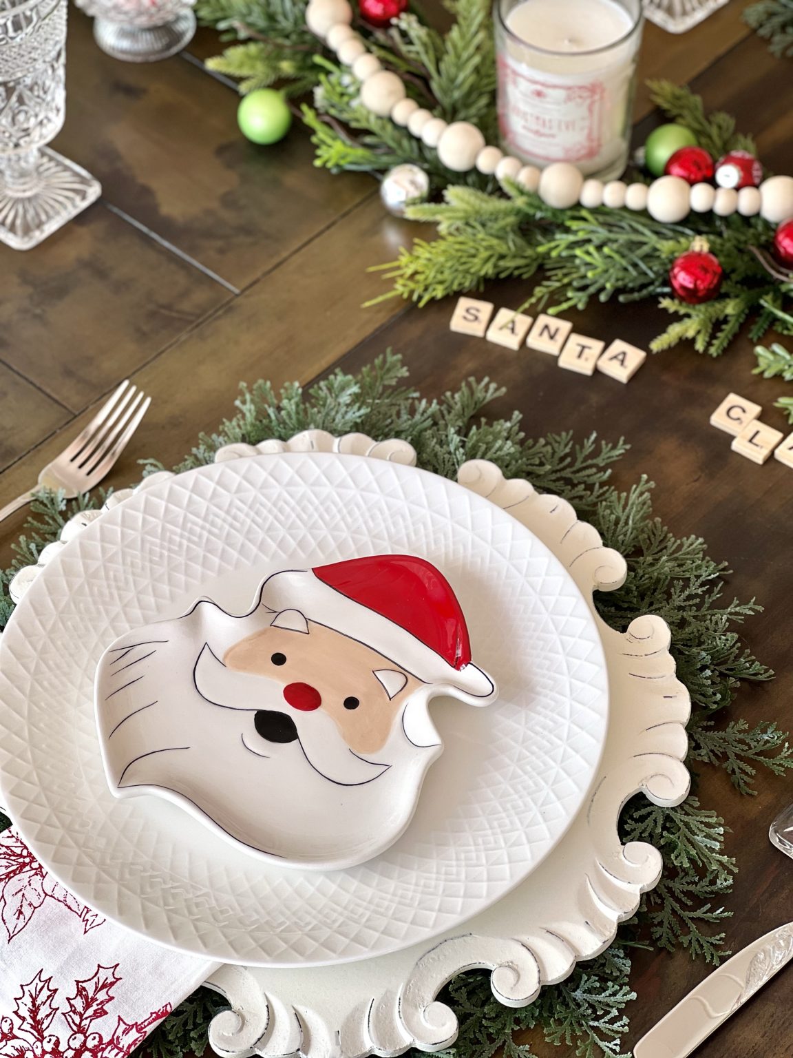 Santa Claus Is Coming To Town Tablescape – The Tiny Fairy