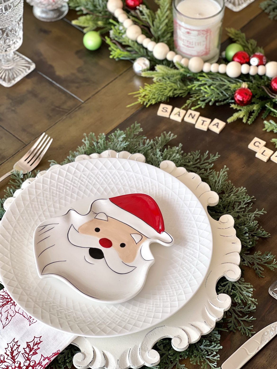 Santa Claus Is Coming To Town Tablescape – The Tiny Fairy