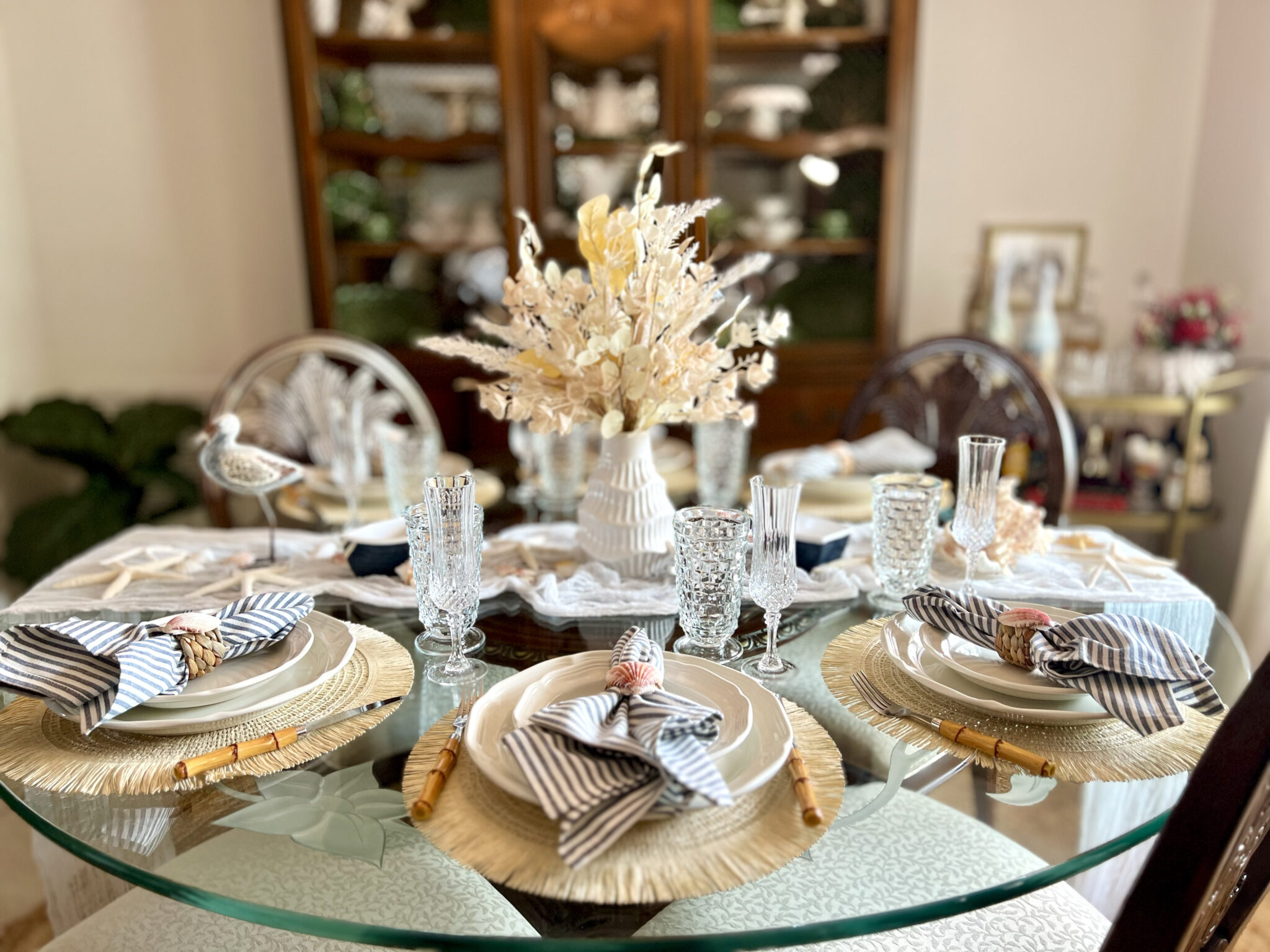 Neutral Coastal Tablescape – The Tiny Fairy