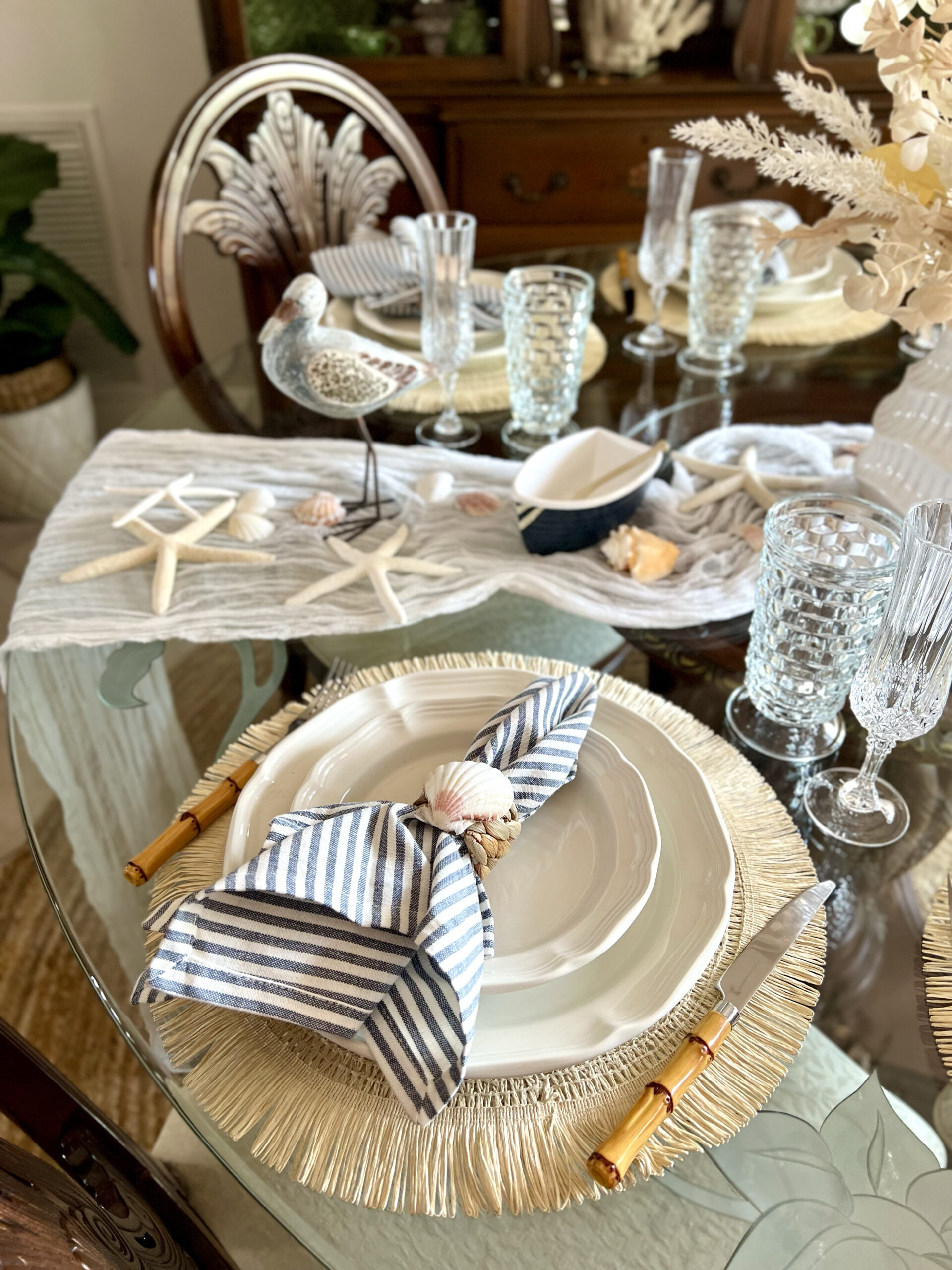 Neutral Coastal Tablescape – The Tiny Fairy